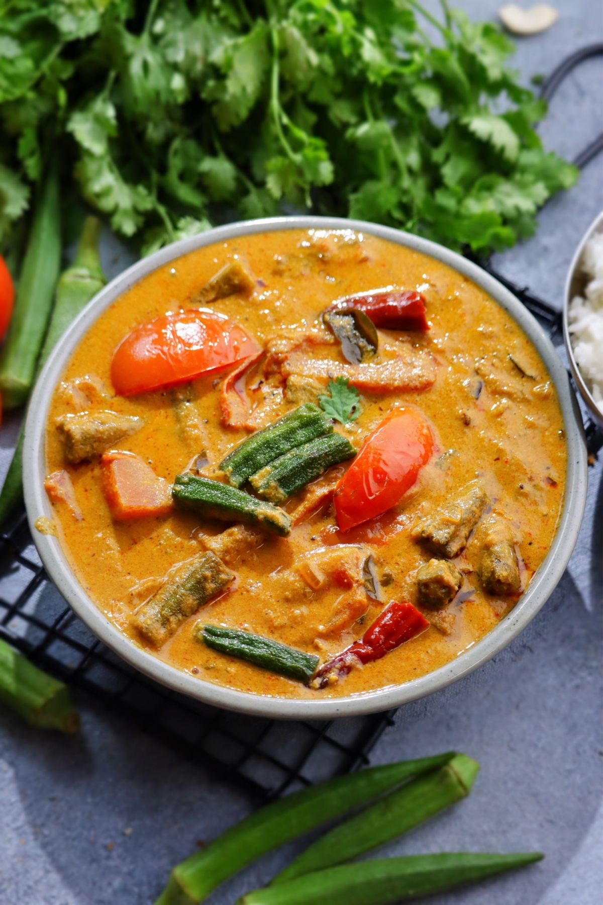 Tomato Bhindi Salan | Hyderabad Special Bendakaya Tomato Salan | Vismai ...