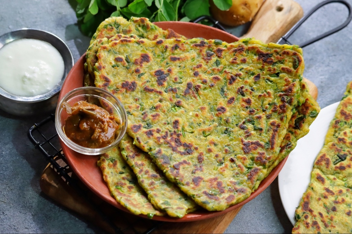 Aloo Methi Parata | Aloo Parata | Vismai Food